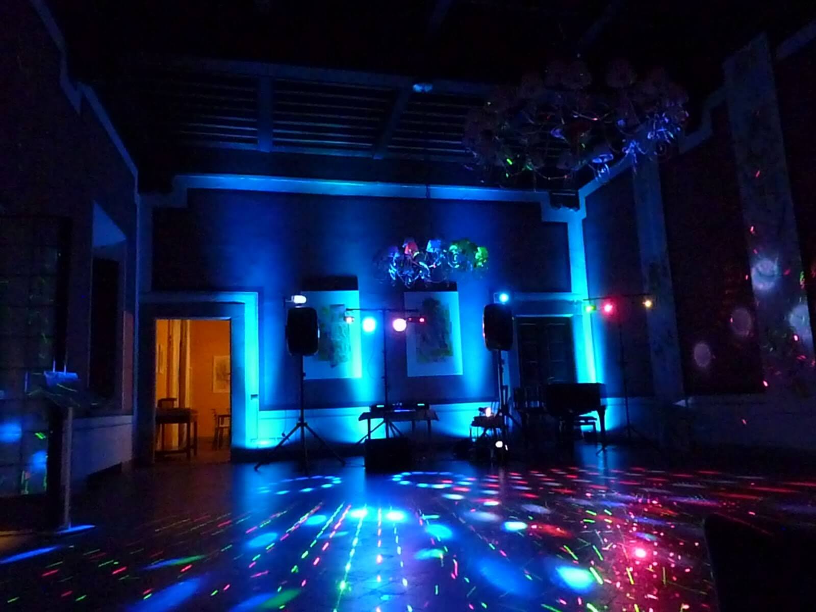 Discoteca Movil XCN, servicios de sonido e iluminación profesional